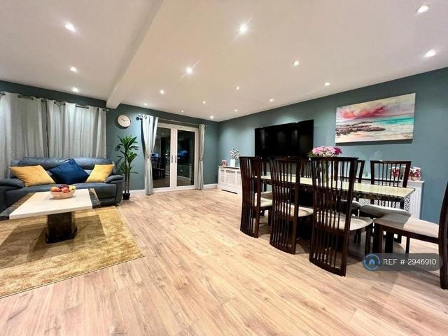 1 bedroom in a house share to rent