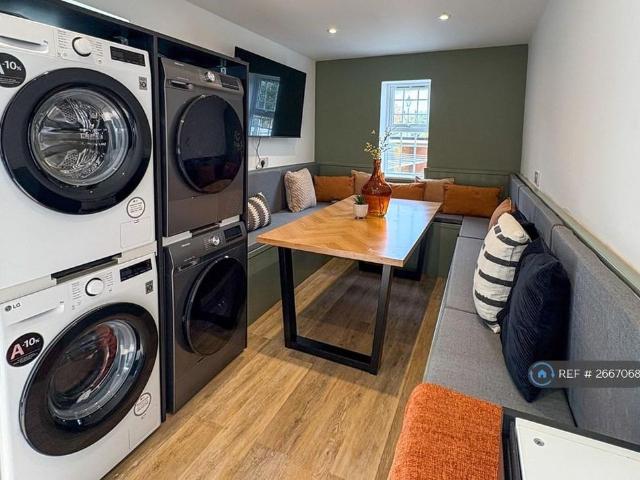 1 bedroom in a house share to rent