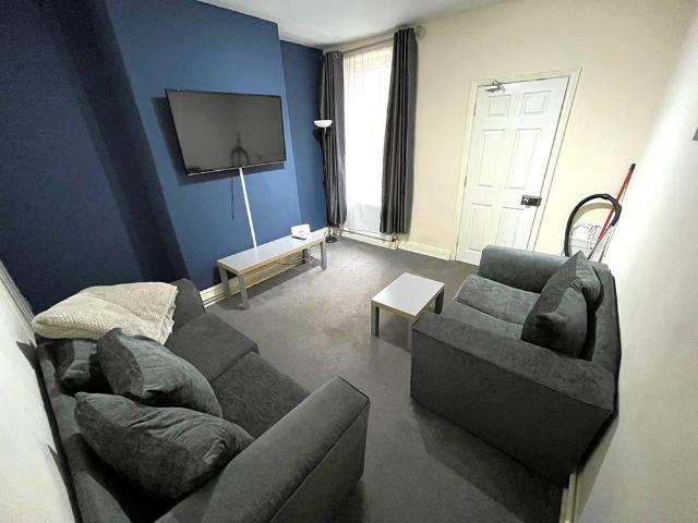 1 bedroom in a house share to rent