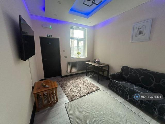 1 bedroom in a house share to rent