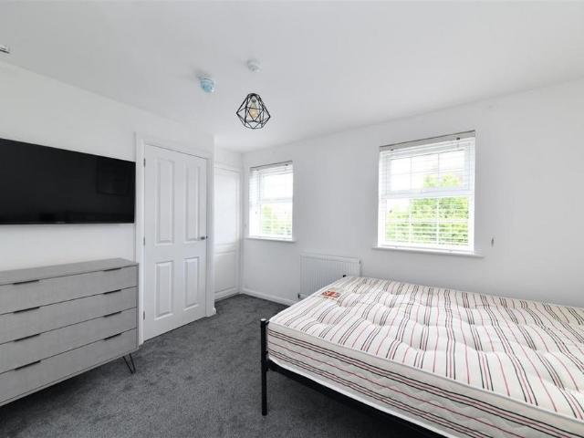 1 bedroom in a house share to rent