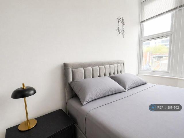 1 bedroom in a house share to rent