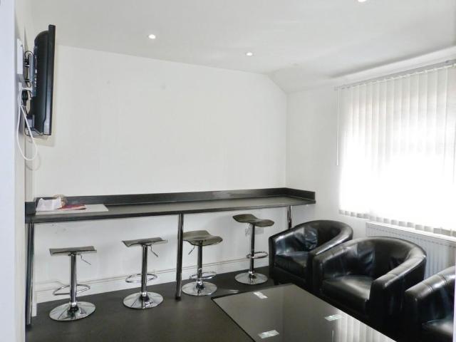 1 bedroom in a house share to rent