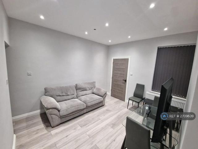 1 bedroom in a house share to rent