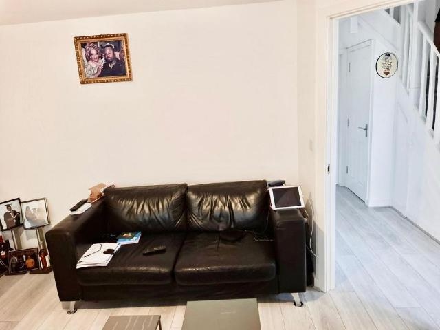 1 bedroom in a house share to rent