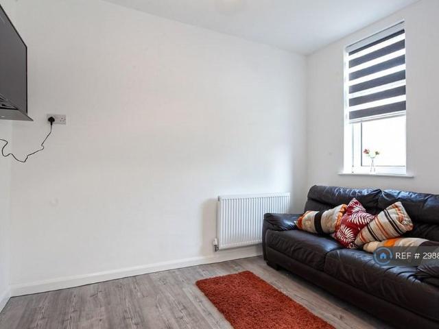 1 bedroom in a house share to rent