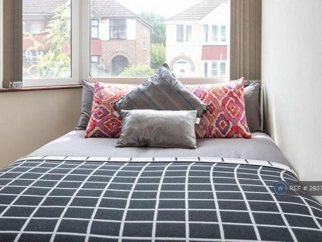 1 bedroom in a house share to rent