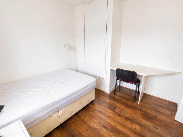 1 bedroom in a house share to rent