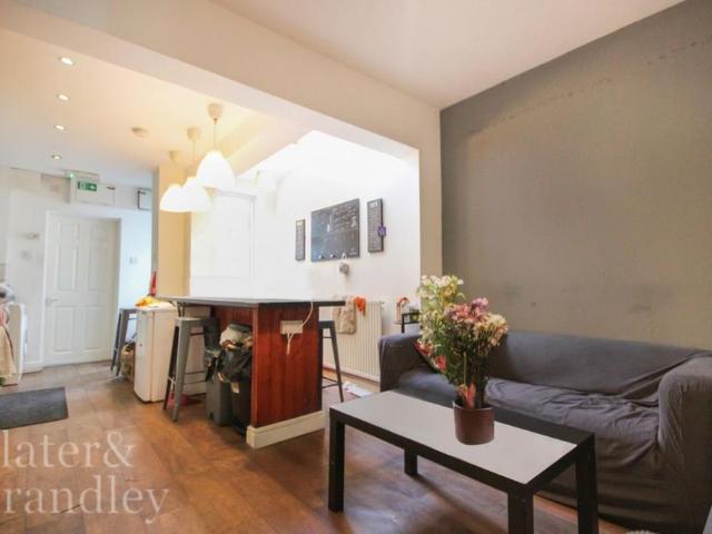 1 bedroom in a house share to rent