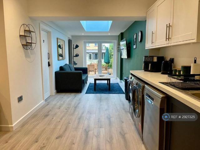 1 bedroom in a house share to rent