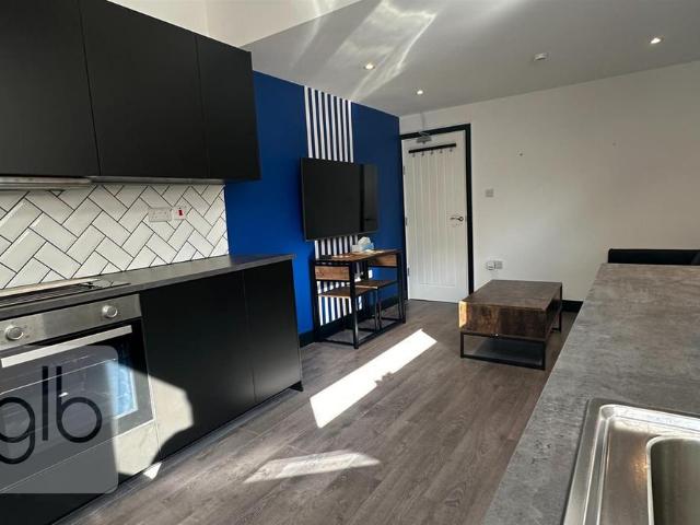 1 bedroom in a house share to rent