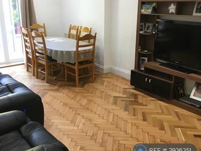 1 bedroom in a house share to rent