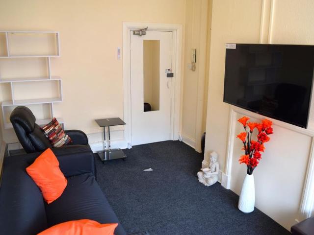 1 bedroom in a house share to rent