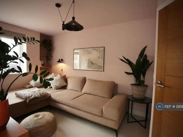 1 bedroom in a house share to rent