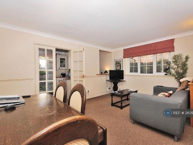 1 bedroom in a house share to rent