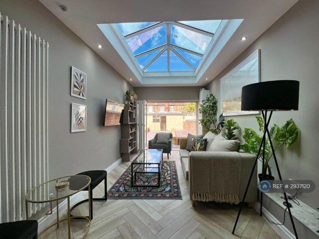 1 bedroom in a house share to rent