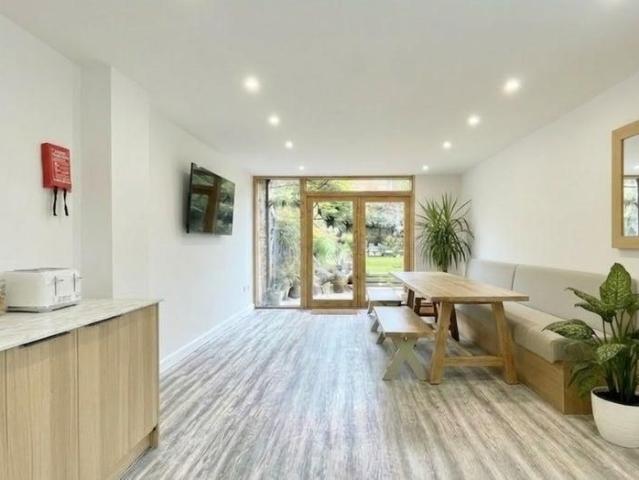 1 bedroom in a house share to rent
