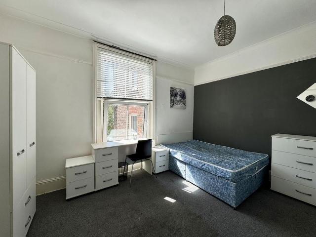1 bedroom in a house share to rent