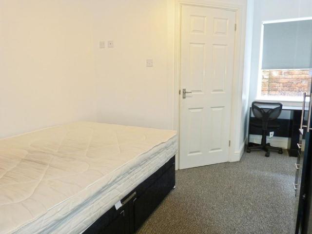 1 bedroom in a house share to rent