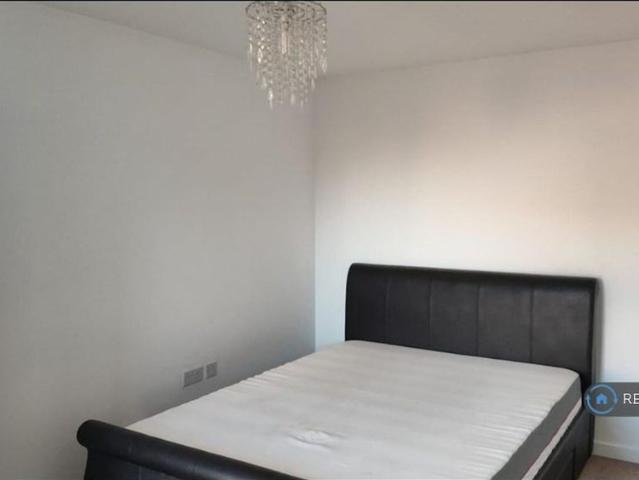 1 bedroom in a house share to rent