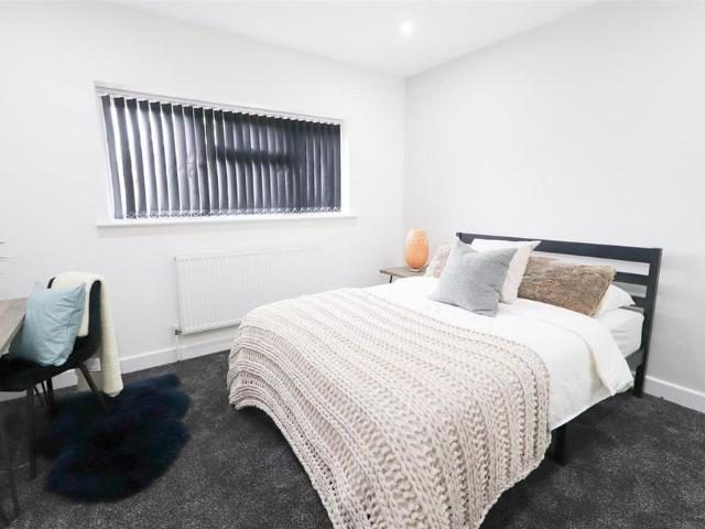 1 bedroom in a house share to rent