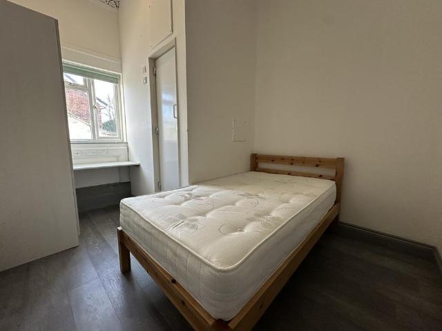 1 bedroom in a house share to rent