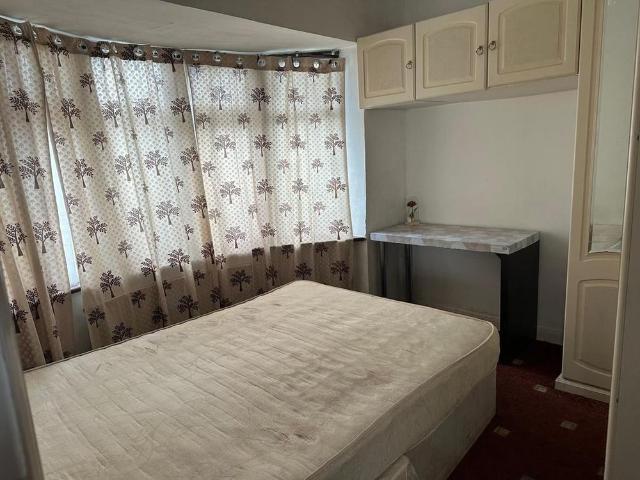 1 bedroom in a house share to rent