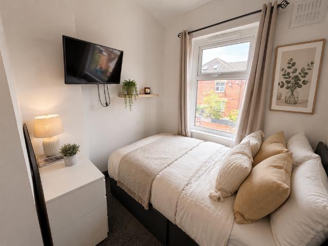 1 bedroom in a house share to rent