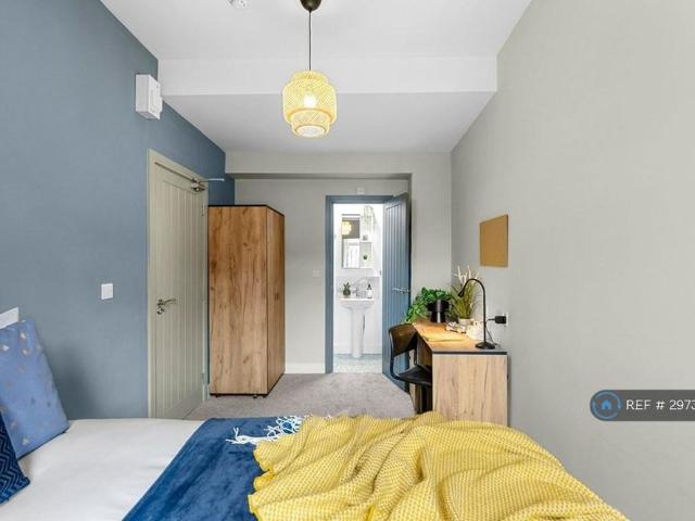 1 bedroom in a house share to rent