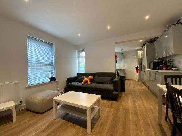 1 bedroom in a house share to rent