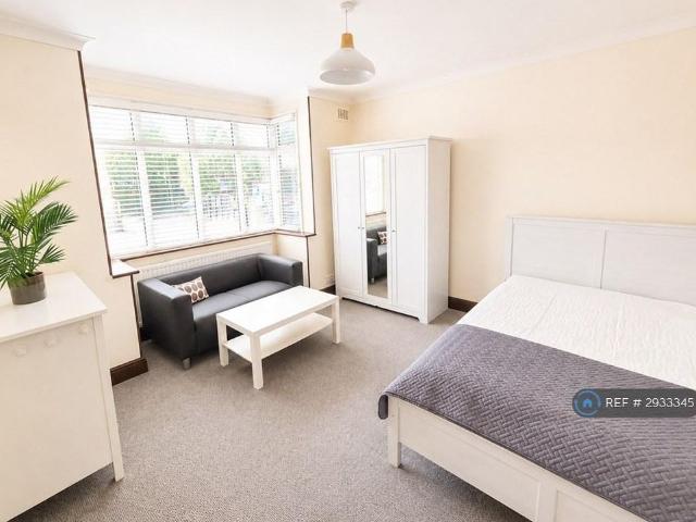 1 bedroom in a house share to rent