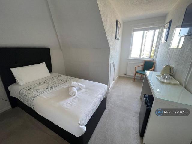 1 bedroom in a house share to rent