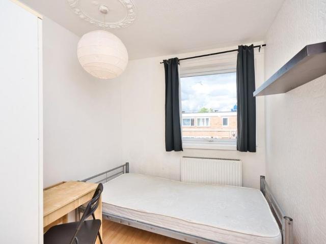 1 bedroom in a house share to rent