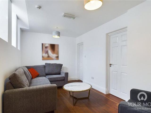 1 bedroom in a house share to rent