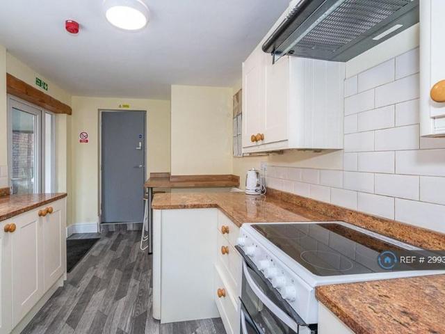 1 bedroom in a house share to rent