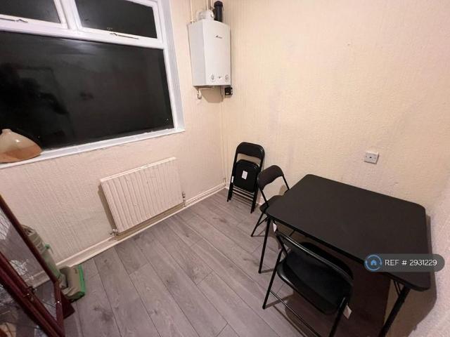 1 bedroom in a house share to rent