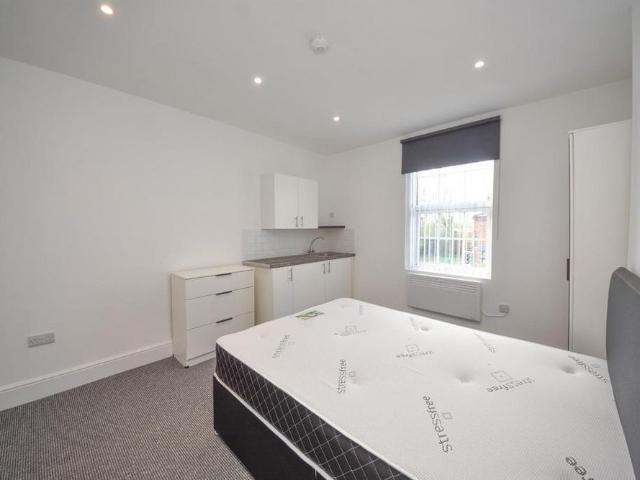 1 bedroom in a house share to rent