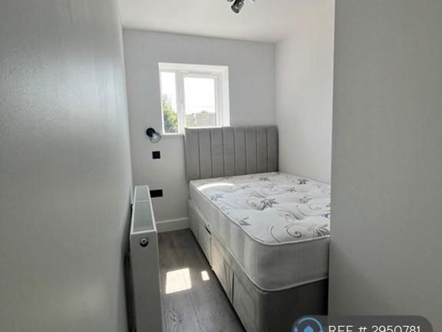 1 bedroom in a house share to rent