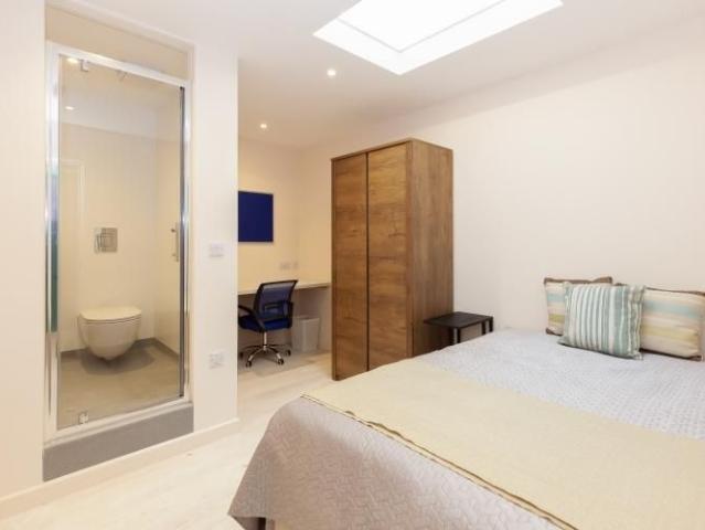 1 bedroom in a house share to rent