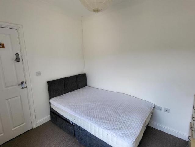 1 bedroom in a house share to rent