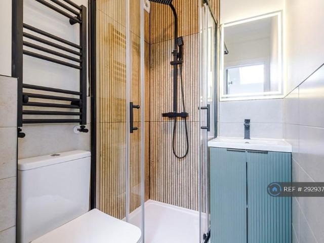 1 bedroom in a house share to rent