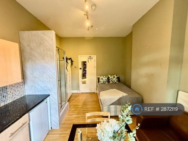 1 bedroom in a house share to rent
