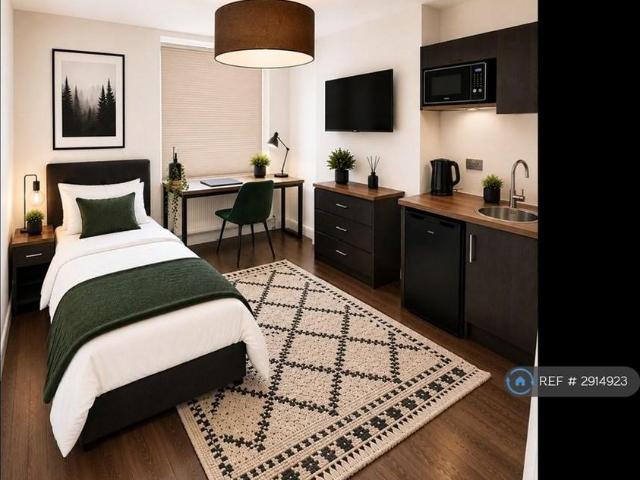 1 bedroom in a house share to rent