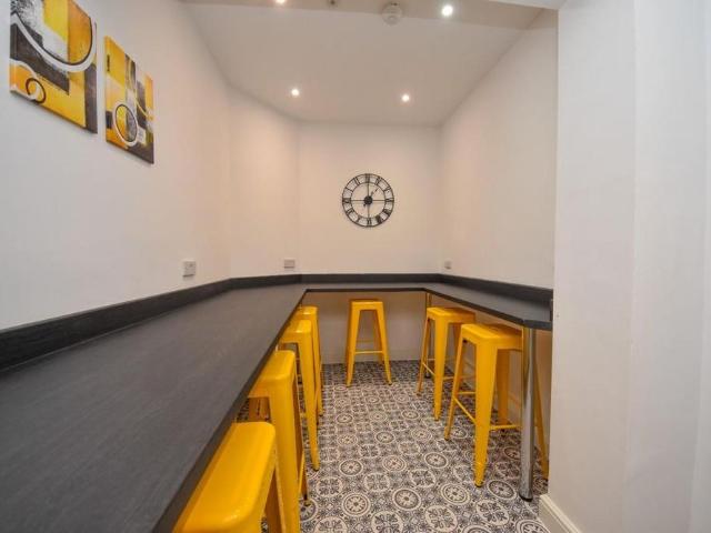 1 bedroom in a house share to rent