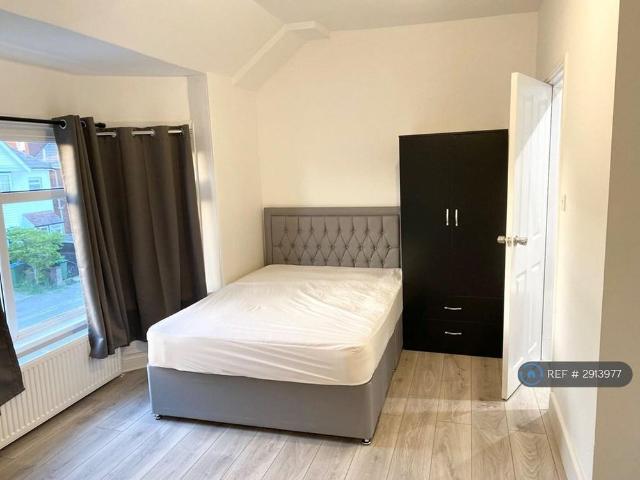 1 bedroom in a house share to rent