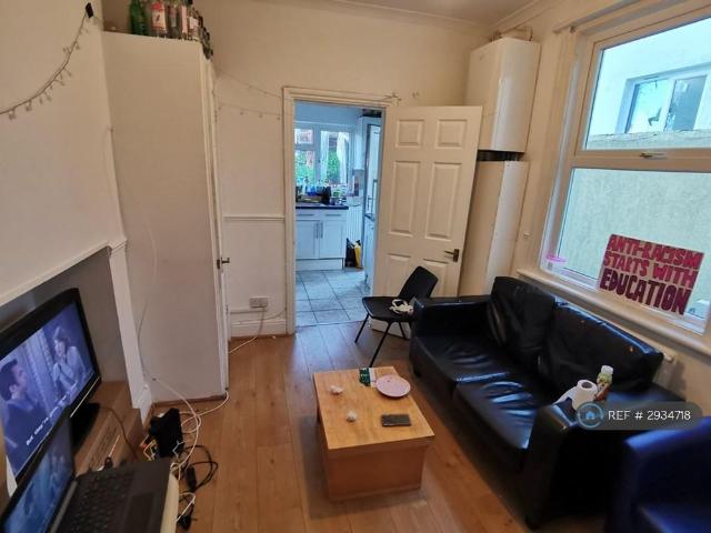 1 bedroom in a house share to rent