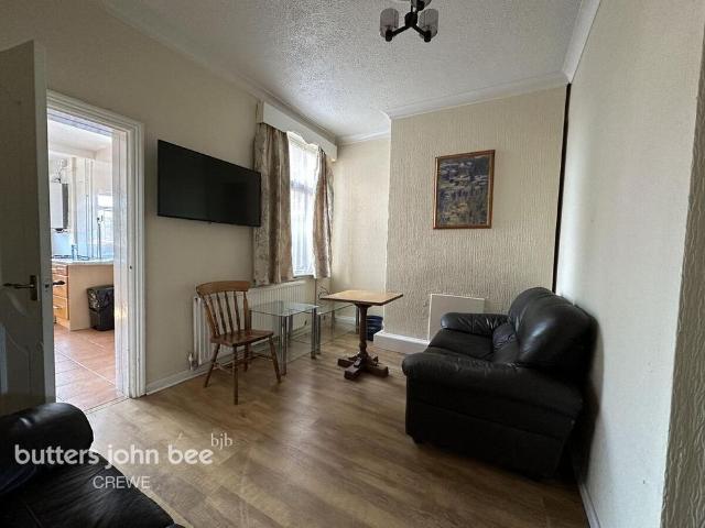 1 bedroom in a house share to rent
