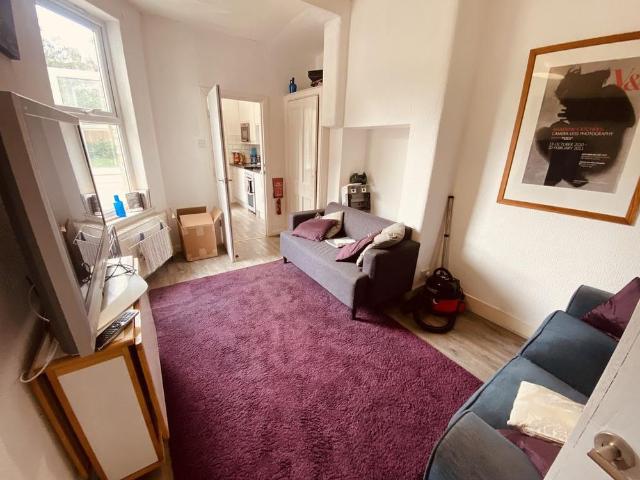 1 bedroom in a house share to rent