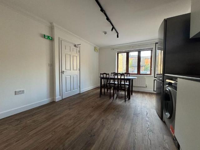 1 bedroom in a house share to rent