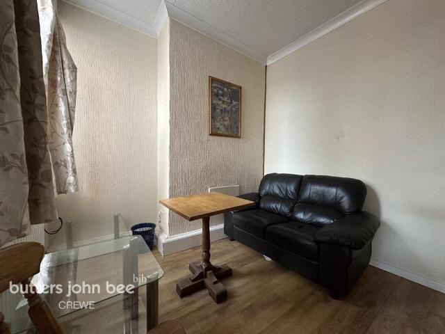 1 bedroom in a house share to rent